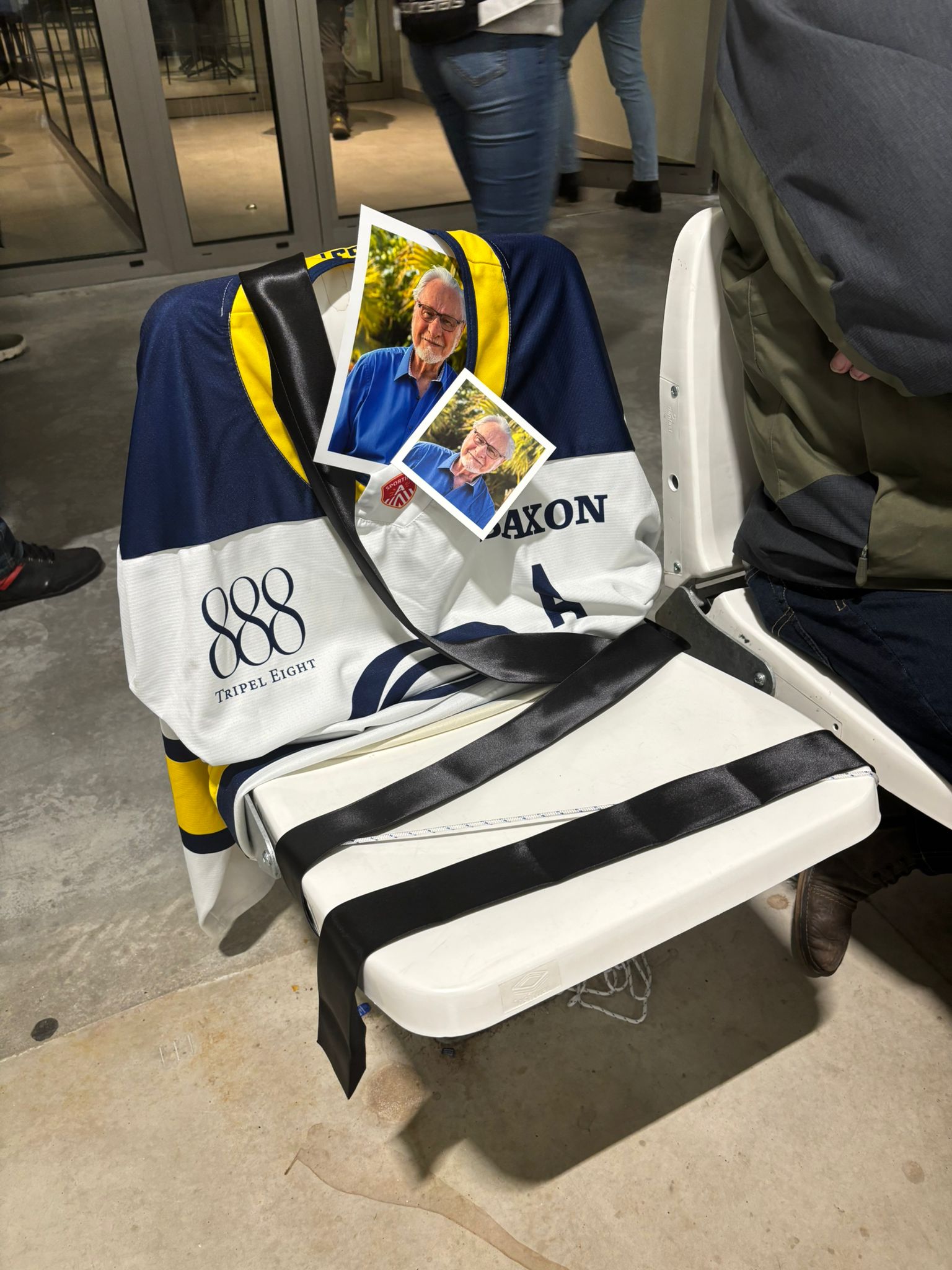 Sportoase Antwerp Phantoms brengt eerbetoon aan overleden supporter ...